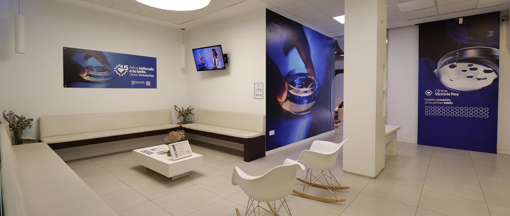 Waiting room at the Victoria Rey clinic